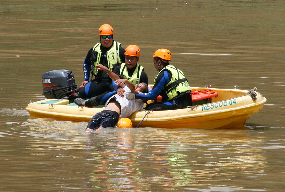 Alert Level 4 raised at Marikina River; forced evacuation to be ...